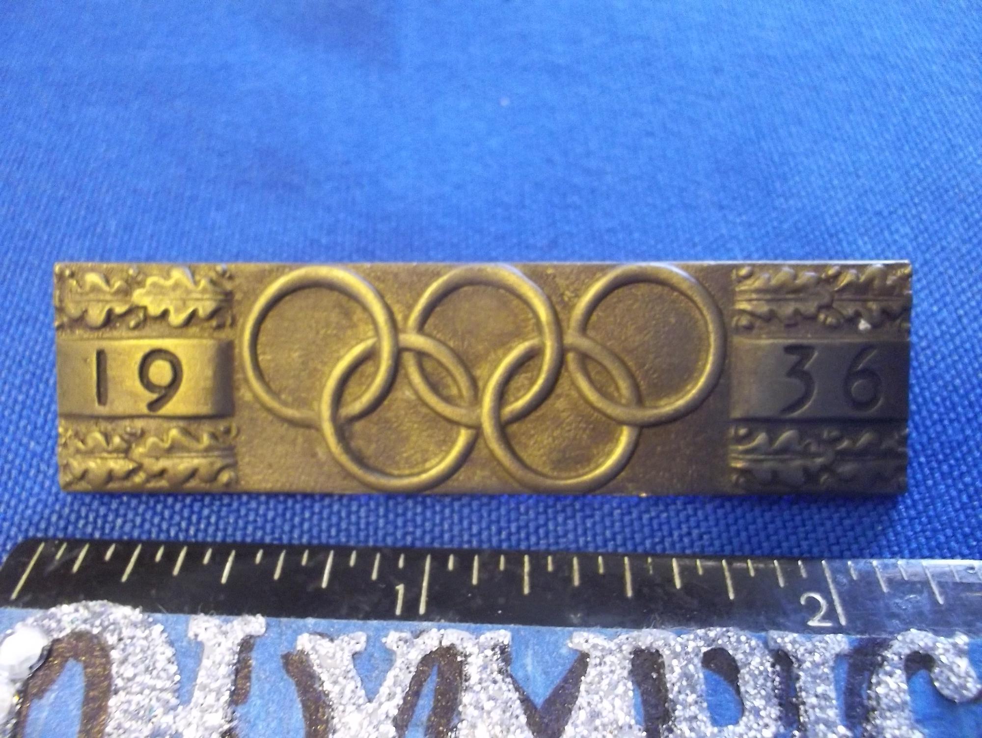 Pincollector: 1936 Olympic Rings Rectangular Bronze Pin Wit...