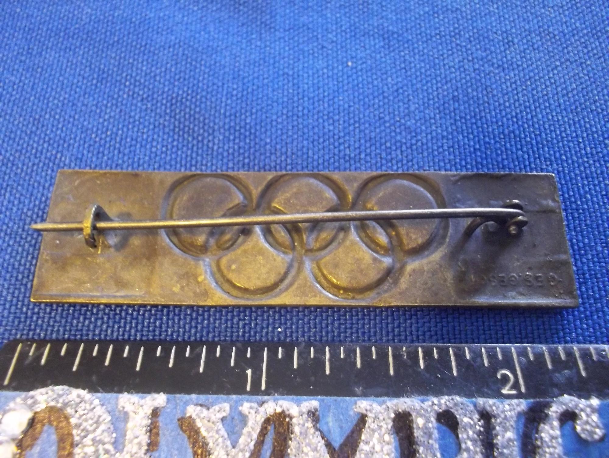 Pincollector: 1936 Olympic Rings Rectangular Bronze Pin Wit...